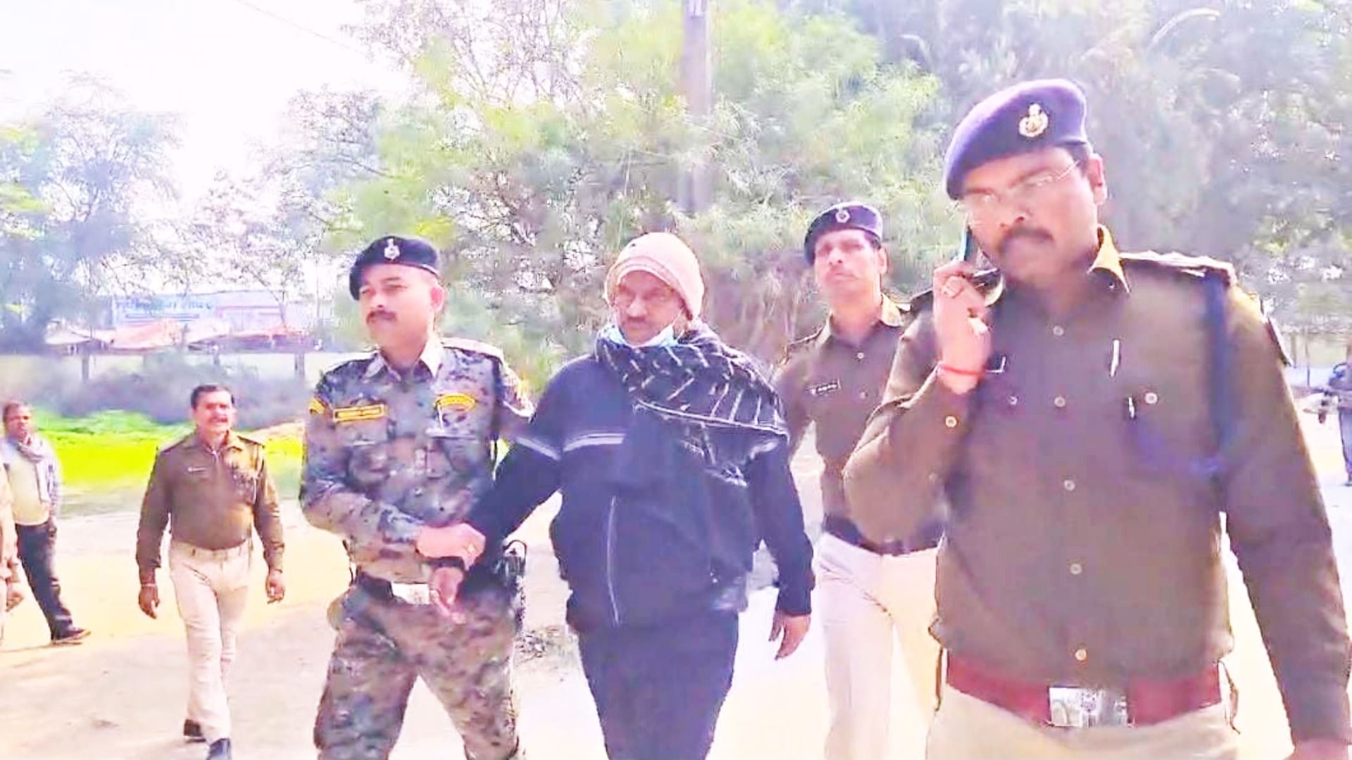 Registry At Gunpoint:अदालत में सरेंडर करने पहुंचा मंत्री का भाई पीनू ...