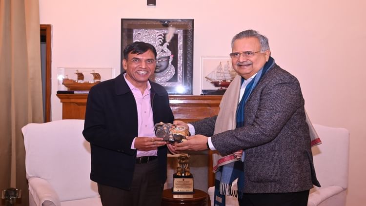 Cg News:डॉ. रमन सिंह ने की केंद्रीय मंत्री डॉ. मनसुख मांडविया से भेंट ...