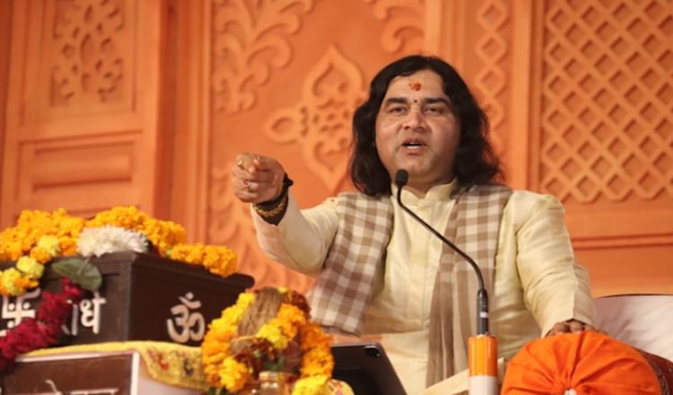Devki Nandan Thakur Said: No Matter How Much Praise Is Given To Cm Yogi For Mahakumbh - Amar ...