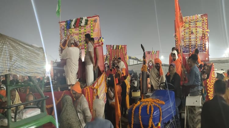 महाकुंभ में भगदड़:सुबह 11 बजे तीनों शंकराचार्य एक साथ करेंगे स्नान ...