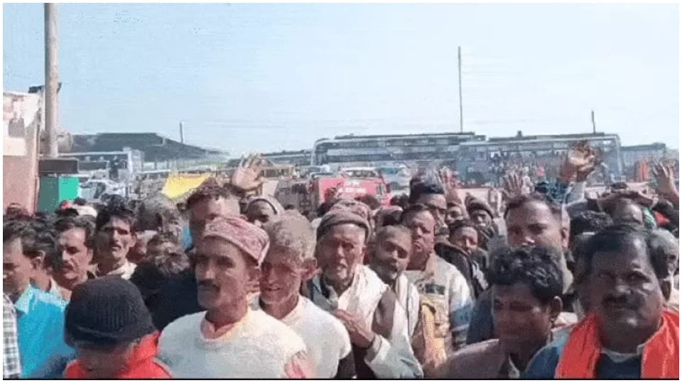 Mahakumbh Stampede News Devotees Stopped At The Border Long Jam At ...