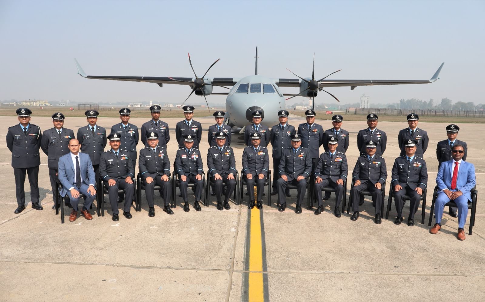 Up:भारतीय वायुसेना में शामिल हुआ सी-295 विमान, पैरा कमांडो और विशेष ...