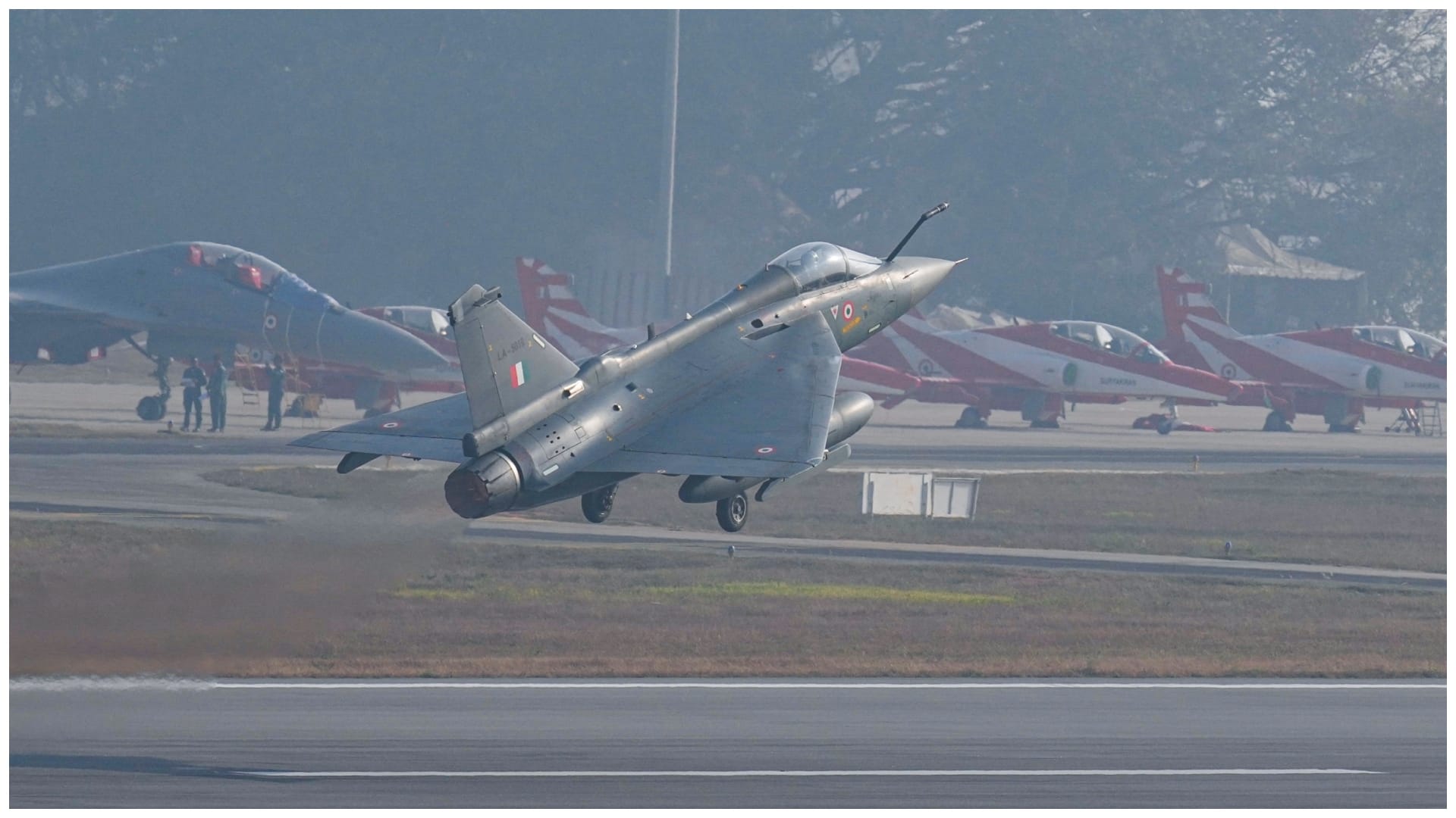 Lca Tejas:देरी के बीच Hal ने भारतीय वायुसेना को 'तेजस' की आपूर्ति का ...