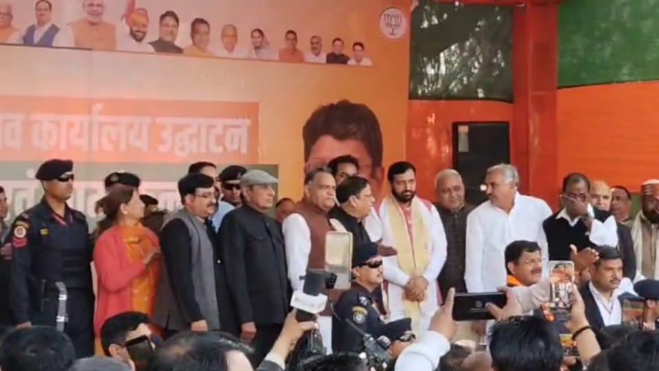 निगम चुनाव:हिसार में सीएम सैनी ने किया मेयर प्रत्याशी पोपली के कार्यालय ...