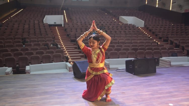 Taj Mahotsav 2025:जयपुर घराने का दमकता कथक, आगरा में नहीं मिले कद्रदान ...