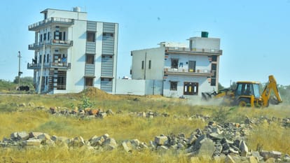Balotra News:अतिक्रमण पर चला नगर परिषद का पीला पंजा, 30 बीघा से अधिक ...