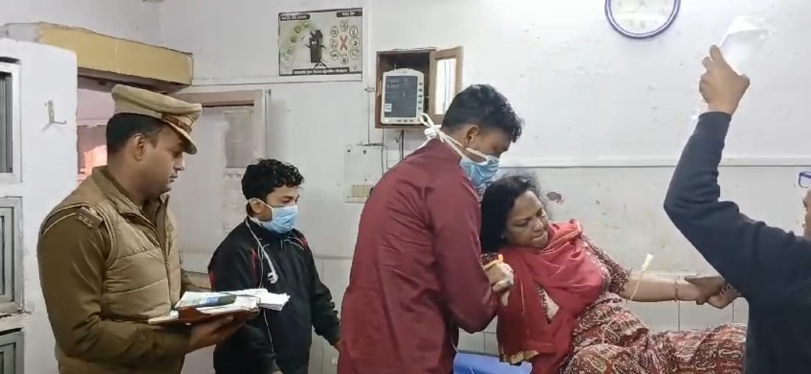 Auraiya Road Accident:तेज रफ्तार बस ने कार में पीछे से मारी टक्कर, पांच ...