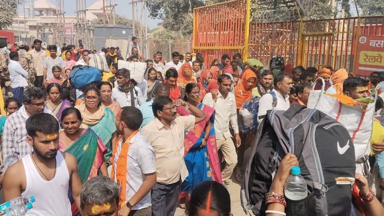 Up News:महाशिवरात्रि से पहले रामनगरी में उमड़ा भक्तों का सैलाब, हर हर ...