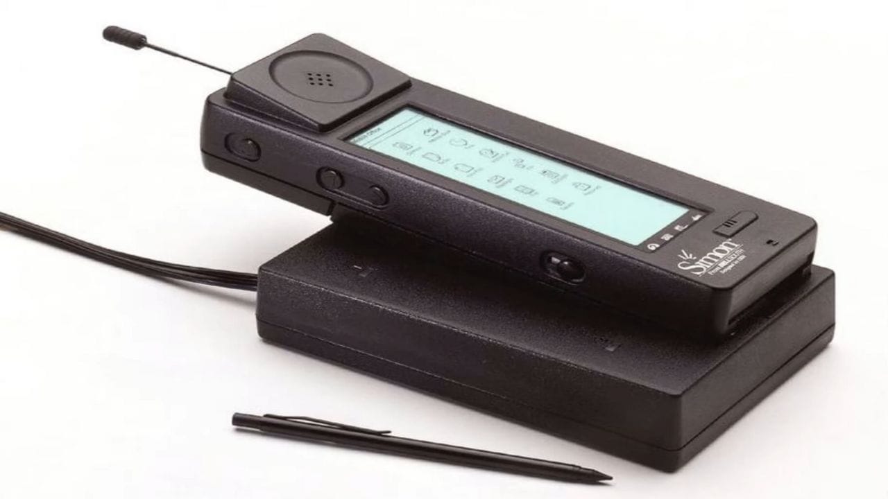 World's First Smartphone Ibm Simon Having 500 Gm Weight And On Hour Of ...