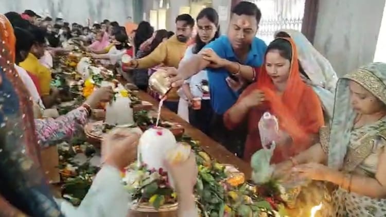 Mahashivratri :महाशिवरात्रि पर शिव मंदिरों में उमड़ी भक्तों की भीड़ ...