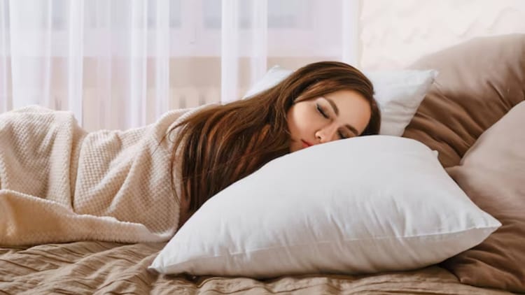 Correct Use Of Pillow Or Sleeping Without Pillow What Is Important For ...