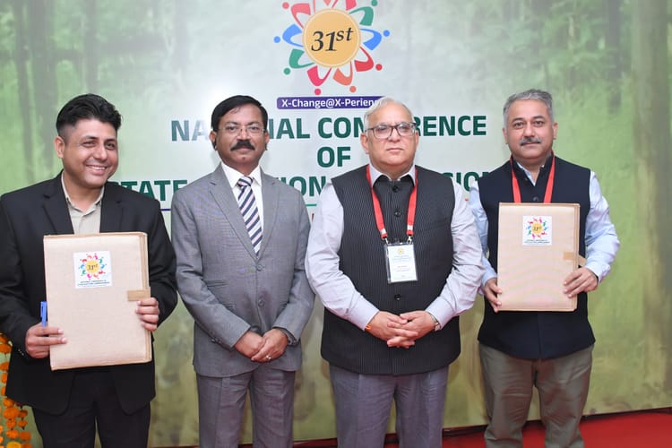 Mp News:मध्यप्रदेश और जम्मू-कश्मीर राज्य निर्वाचन आयोग के बीच Mou, 7 हजार Evm और स्टाफ को दी ...