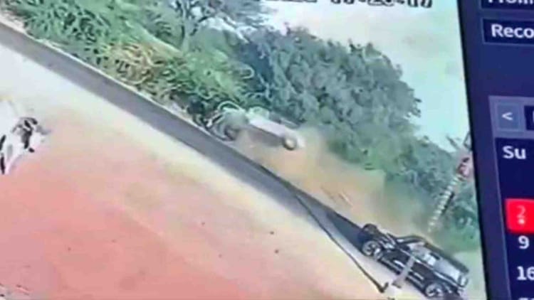 Phalodi News: Fierce Collision Between Scorpio And Car On Jodhpur-jaisalmer Mega Highway, - Amar ...