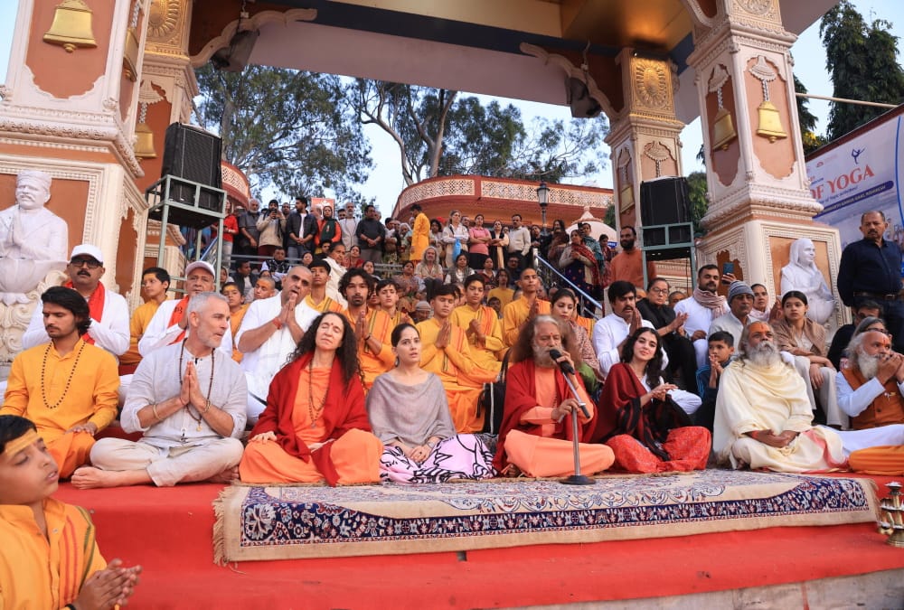 Rishikesh News Young Katha Vachak Jaya Kishori Reached Parmarth Niketan ...