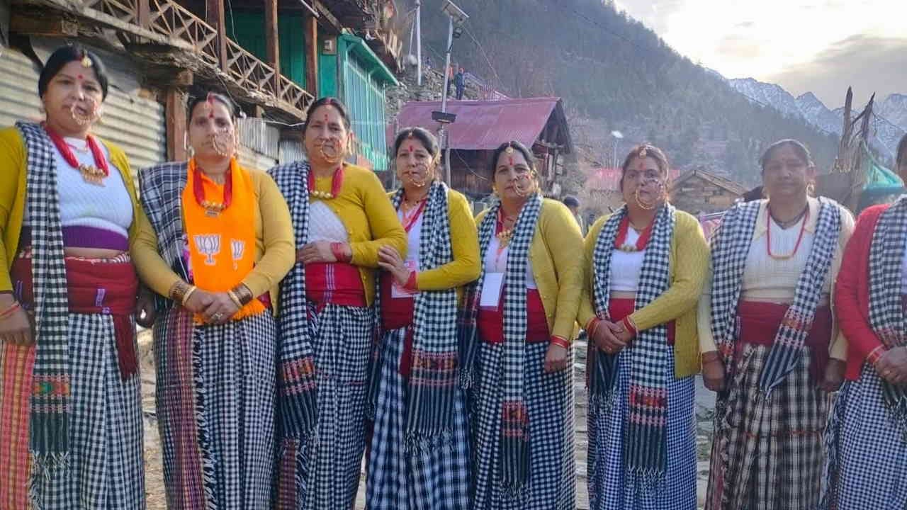 Pm Modi Performed Raso Tandi Dance With Women Uttarkashi Mukhwa ...