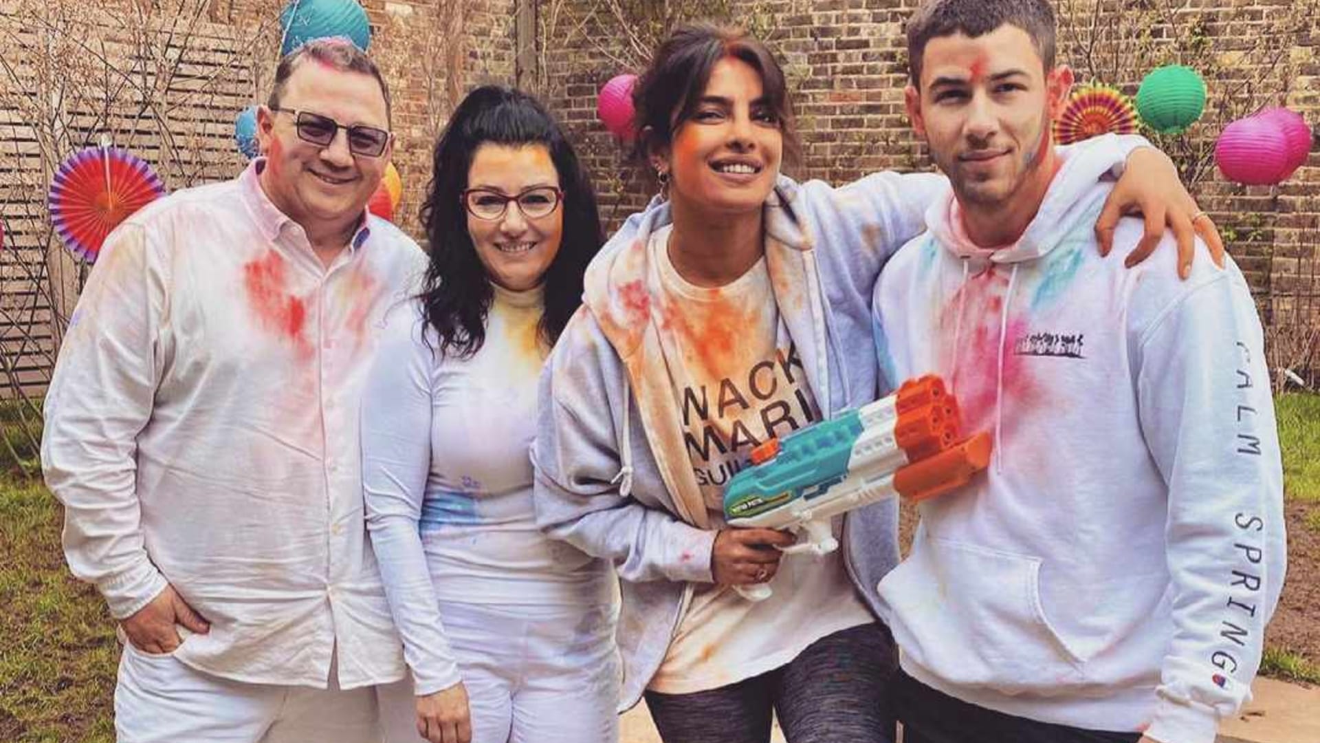 Holi 2025 Try These Trendy Outfits To Look Stunning In Holi Party ...