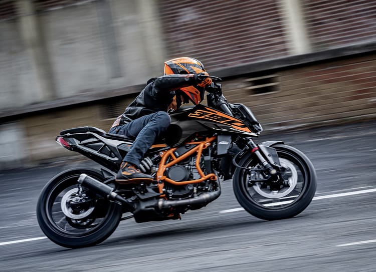 2025 Ktm 390 Duke Motorcycle Launched In India Know Price Features ...