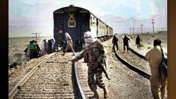 Bla Train Attack: पाकिस्तान में बंधक ट्रेन यात्री छुड़ाए गए, सभी 33 ...