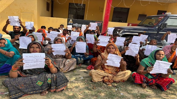 Bareilly News:होली पर डीजे लेकर जुलूस निकालने पर अड़े ग्रामीण, अफसर ...