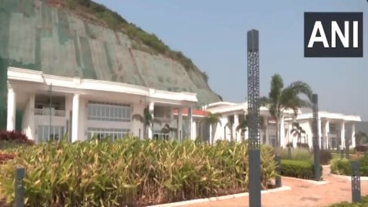 Jagan Mohan Reddy's Mansion Built With A Cost Of 500 Crores And ...