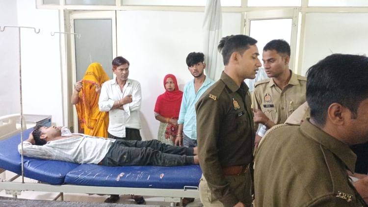 Car Hits Pedestrians On Holi Festival In Agra 10 Injured - Amar Ujala Hindi News Live - Agra ...