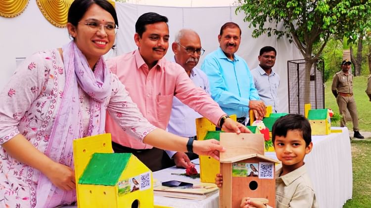 World Sparrow Day:वन संरक्षक ने लोगों को दिए घोंसले, की अपील; अजय राय ...