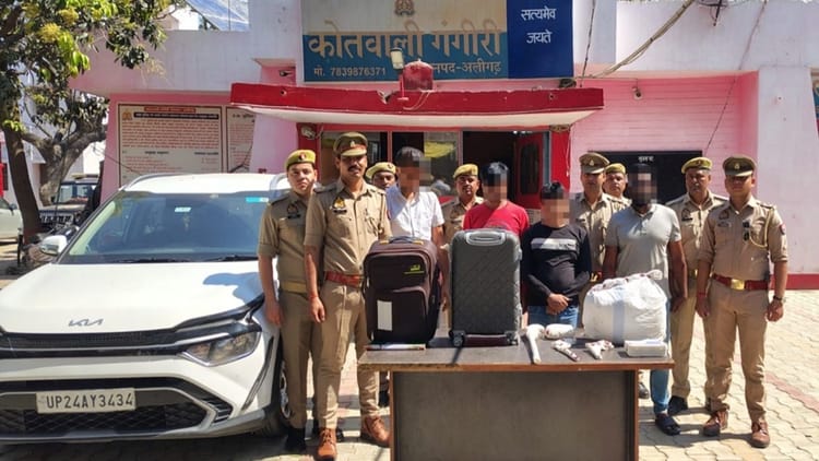 Fake 500 Rupee Notes Including Ganja Seized - Amar Ujala Hindi News ...