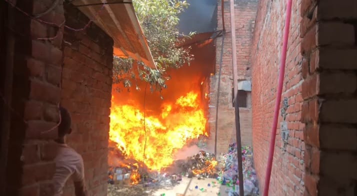 Fire Broke Out In A Thread Factory Under Suspicious Circumstances Two ...