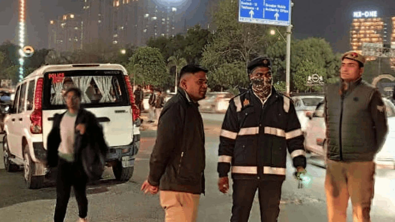 Video Viral :bmw कार से बनाया धूल का गुबार, 36,500 का चालान कर ट्रैफिक ...