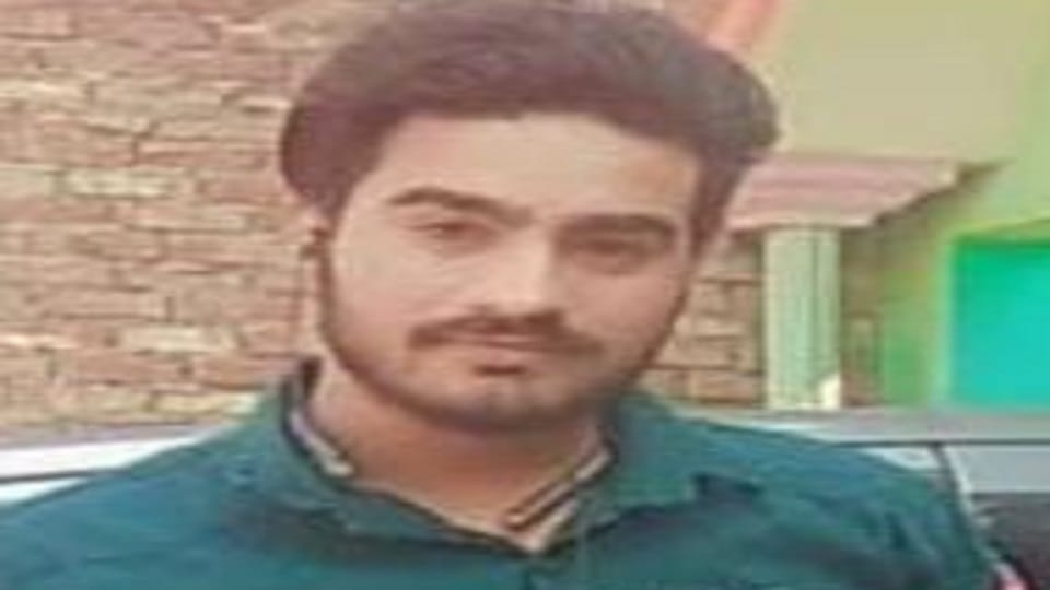 Hapur:बाथरूम में मिला गुड्डू का शव, परिजनों ने हत्या का लगाया आरोप, देर ...
