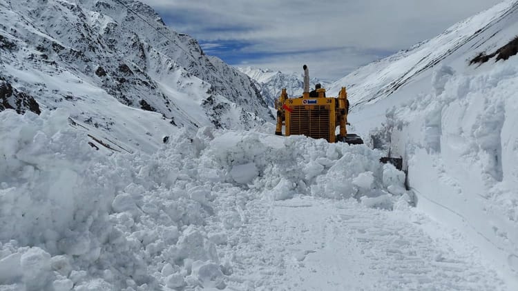 Himachal Pradesh Bro Restored Manali-leh Highway Till Patseu Temperature Running At Minus 10 ...