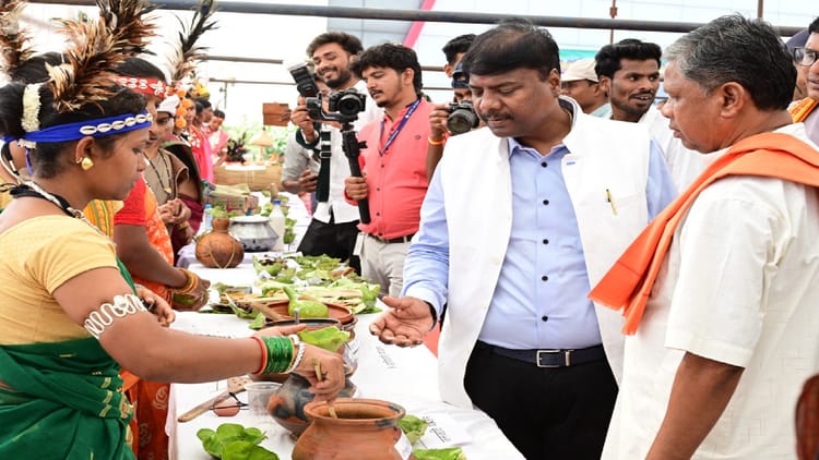 'bastar Pandum': Tribal Cuisine, Jewellery, Costumes And Handicrafts ...