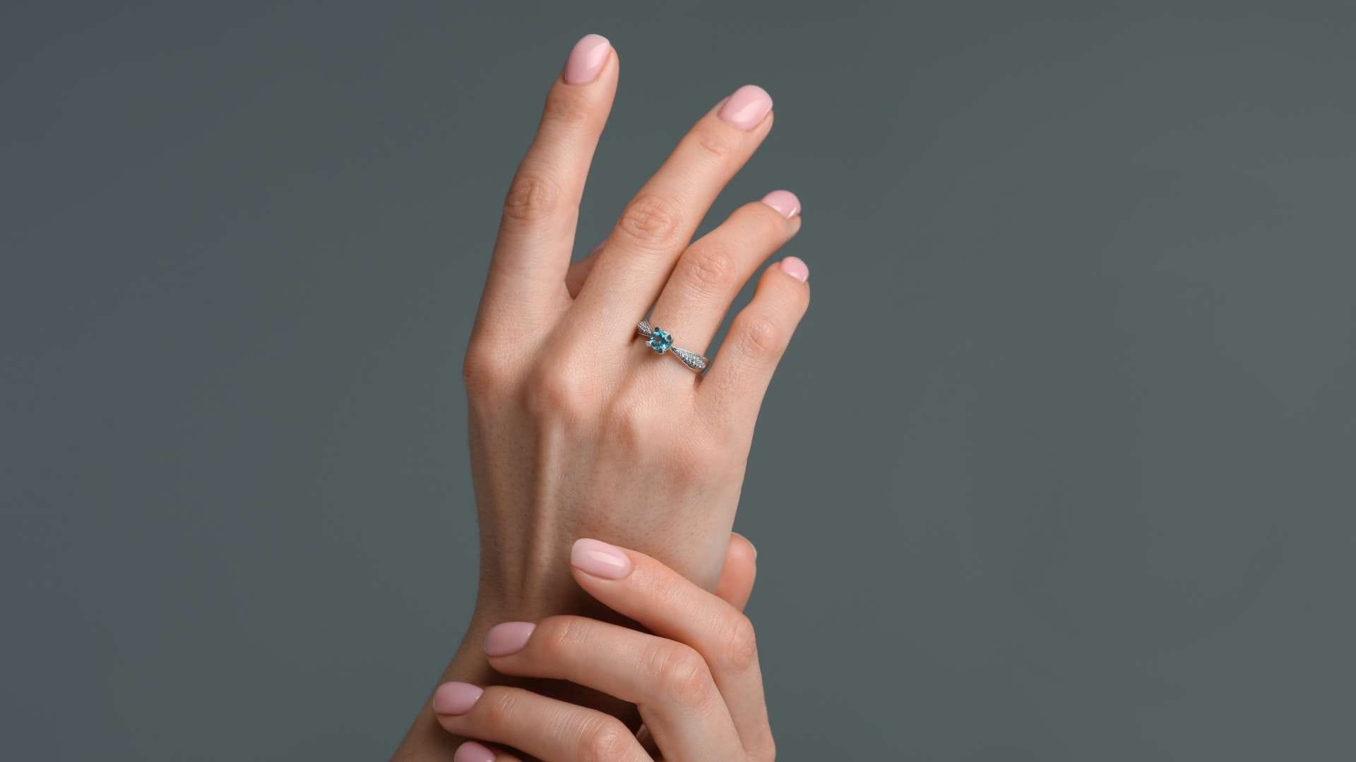 Ring Finger Palmistry:अनामिका उंगली देती है धन और सफलता के संकेत, जानिए ...