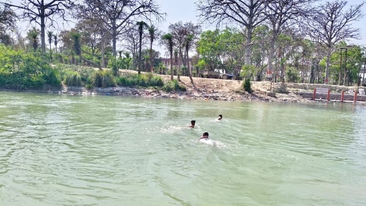 Ghaziabad:गंगनहर में नहाते समय युवक डूबा, तलाश जारी; साथियों के साथ गया ...