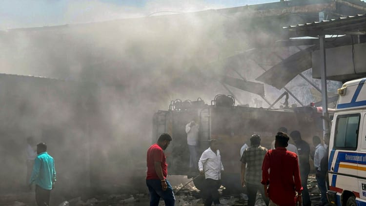 Firecracker Factory Fire:गुजरात के बनासकांठा में पटाखा फैक्ट्री में ...
