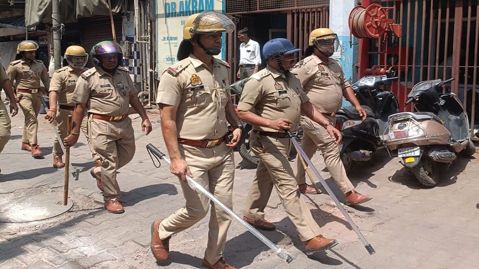 Agra Police On Festival Alert: Cctv Surveillance And Plain-clothes Teams To Guard Crowded ...