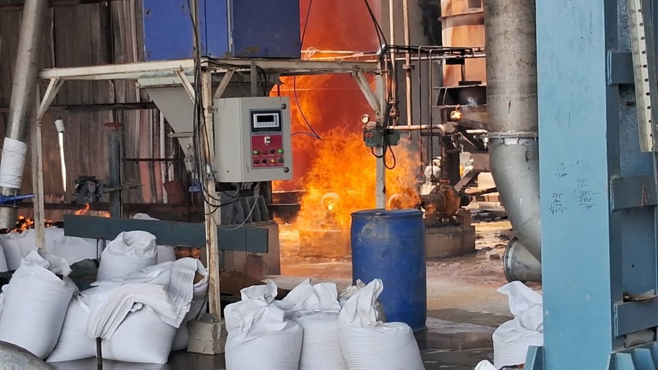 Up:धमाके से कांपी धरती... आसमान से खेत में गिरी भारी भरकम चीज, बरेली ...