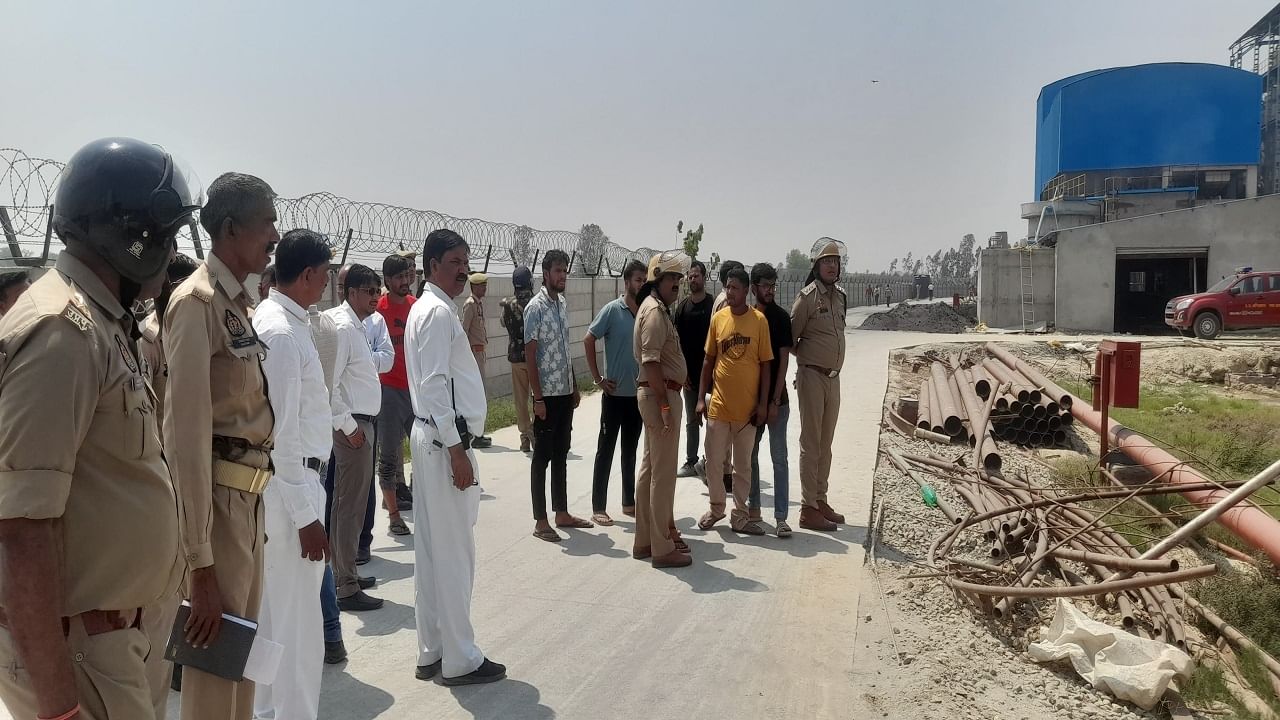 Up:धमाके से कांपी धरती... आसमान से खेत में गिरी भारी भरकम चीज, बरेली ...