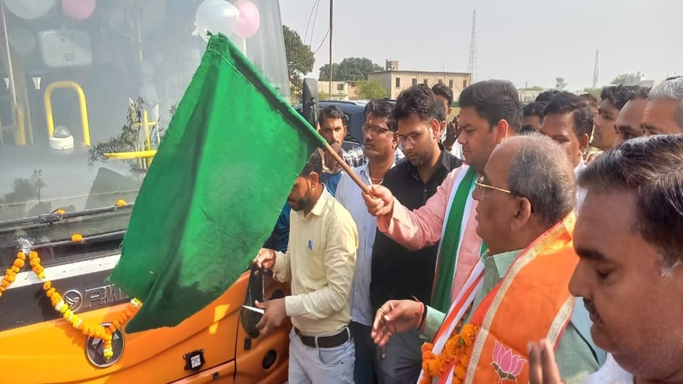 E-bus Starts From Atrauli To Aligarh - Aligarh News - Aligarh News ...