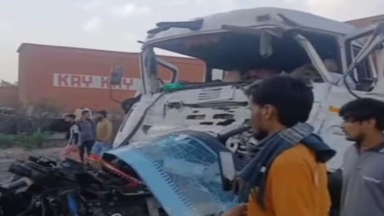 Jaipur News :दूदू में हुआ भीषण सड़क हादसा, आपस में टकराए सात वाहन, एक ...