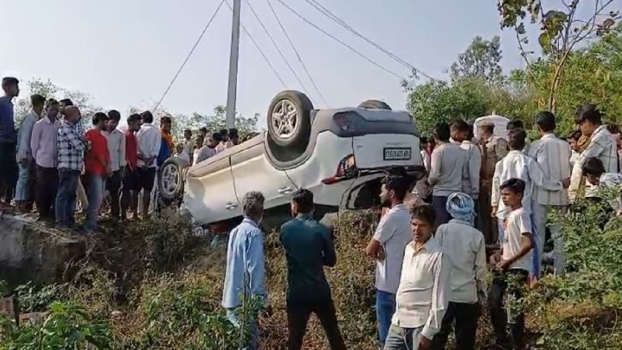 Devotees Car Overturned After Hitting Culvert Woman Died Six People ...