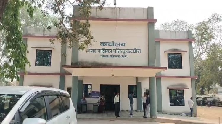 Water Supply Disrupted In Katghora For Several Days - Amar Ujala Hindi ...