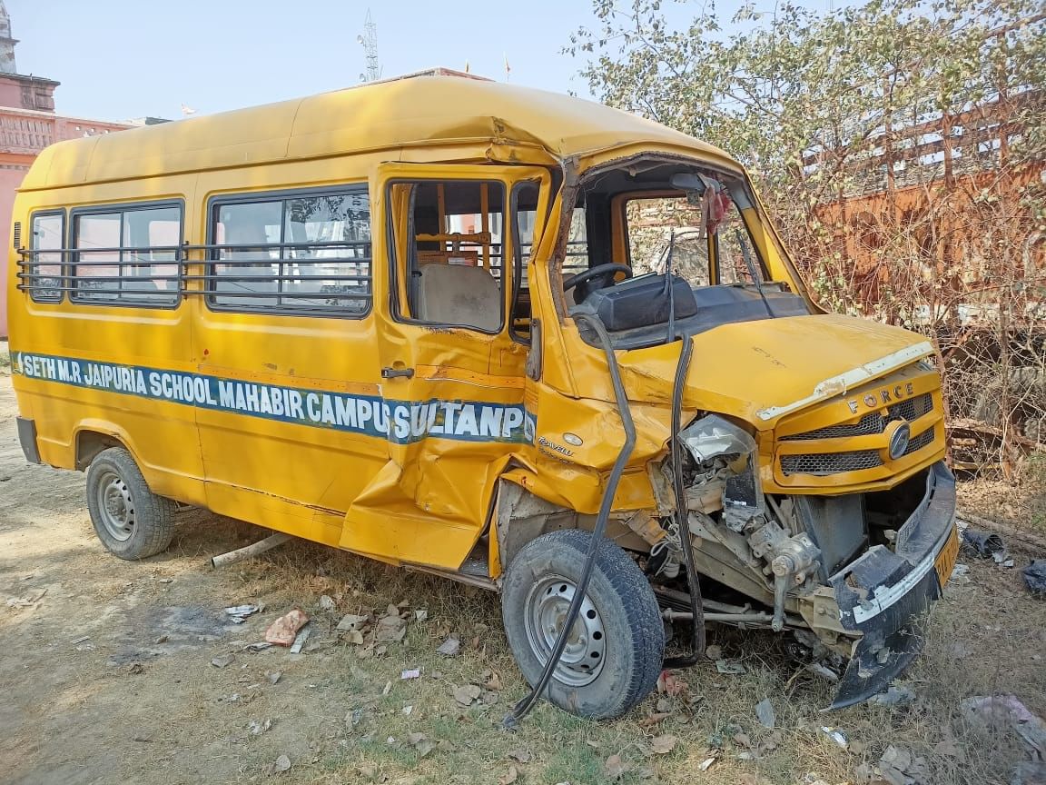 Tailer Driver Conductor Death In Accident Of School Bus - Amar Ujala ...