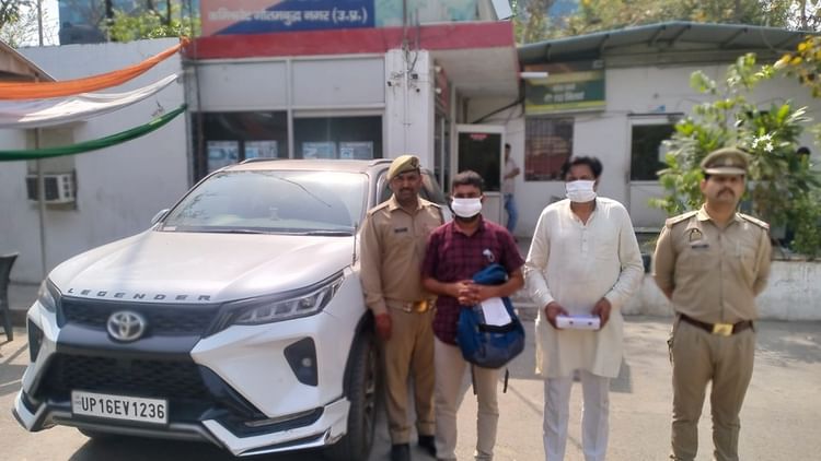 A Man In A Car Shot A Truck Driver In Noida - Amar Ujala Hindi News ...