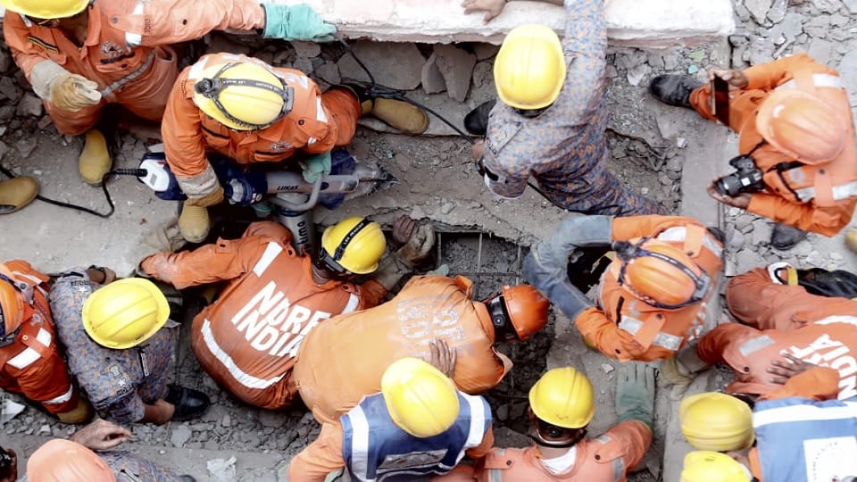 Mustafabad Building Collapsed:15 साल पहले बनाई गई थी 'मौत' की इमारत, अब ...
