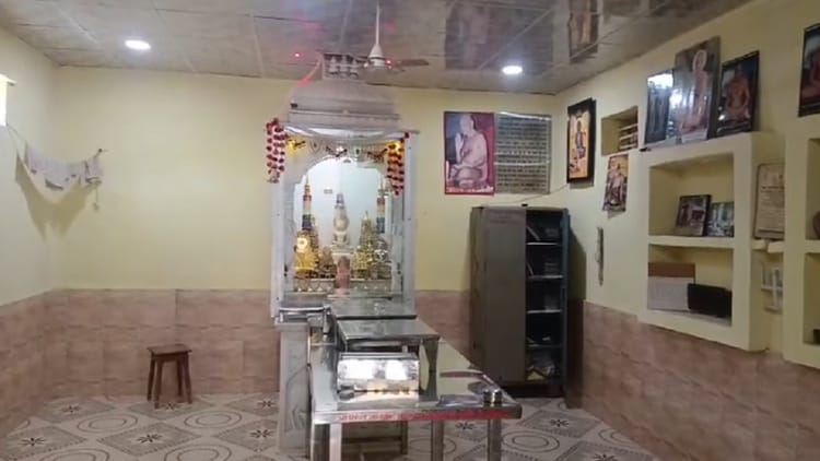 Lalitpur:जैन मंदिर में चोरी, तीन मूर्तियां चुरा ले गए चोर; राजघाट स्थित ...