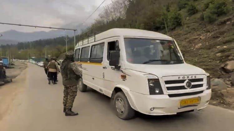 Pahalgam Attack:आतंकी हमले नौसेना और खुफिया ब्यूरो के अधिकारियों की मौत ...