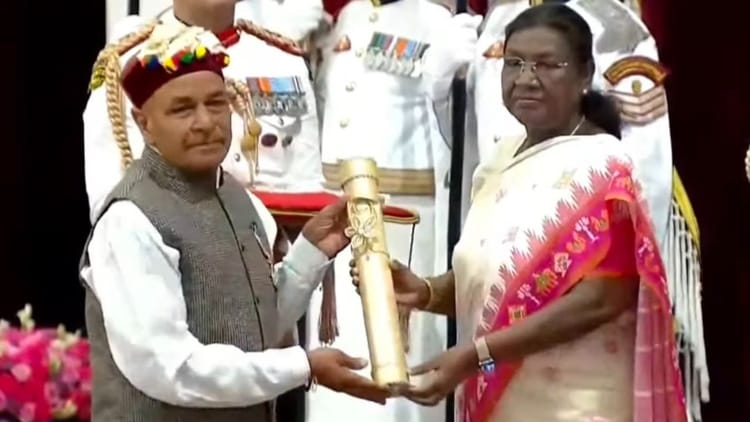 Himachal News:हरिमन शर्मा ने राष्ट्रपति से नंगे पांव लिया पद्मश्री ...