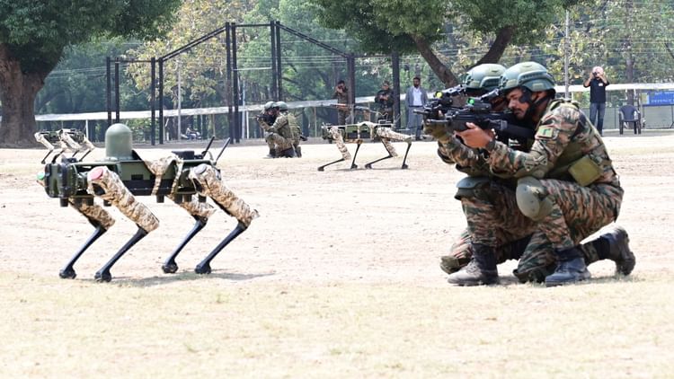 सूर्या ड्रोन टेक-2025:भारतीय सेना के साथ 'शेरू' को मैदान में देख दुश्मन ...