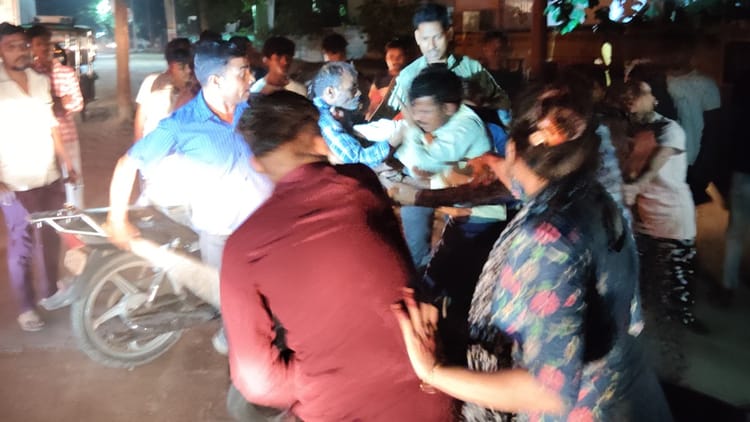 Chandausi Video:भाई के साथ घर जा रही बहन पर कसी फब्तियां, दो पक्षों में ...